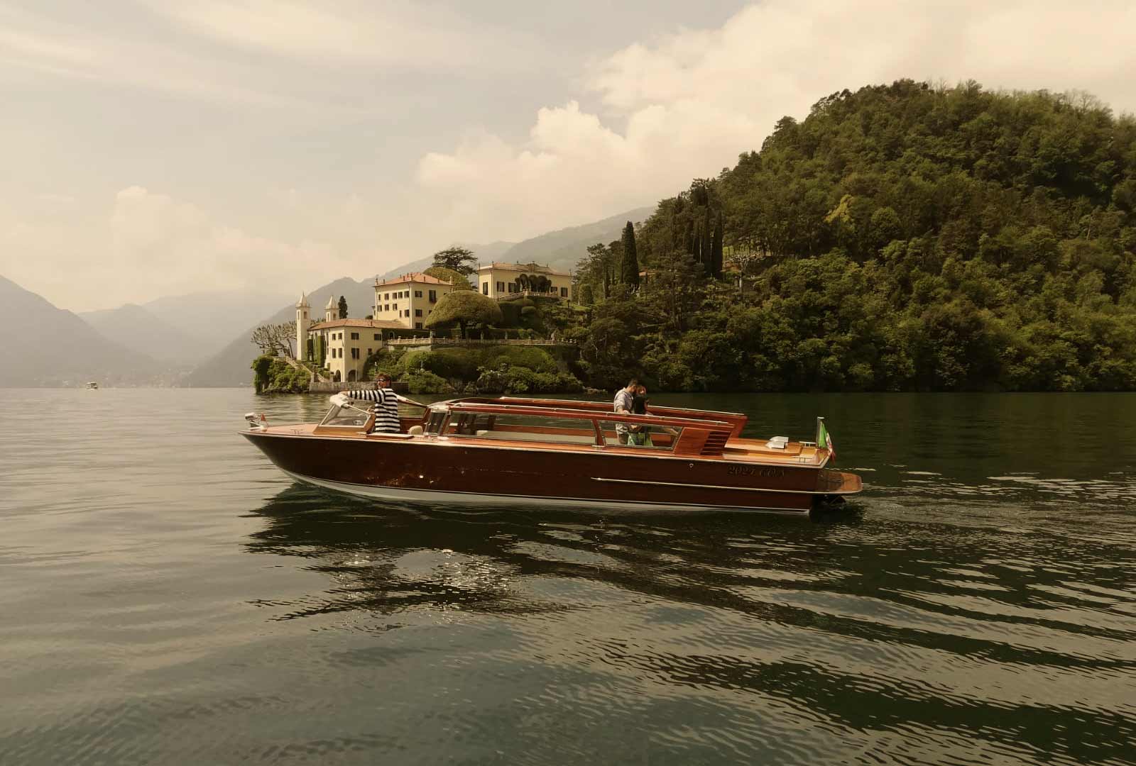 One hour private lake tour : Bellagio Water Limousines